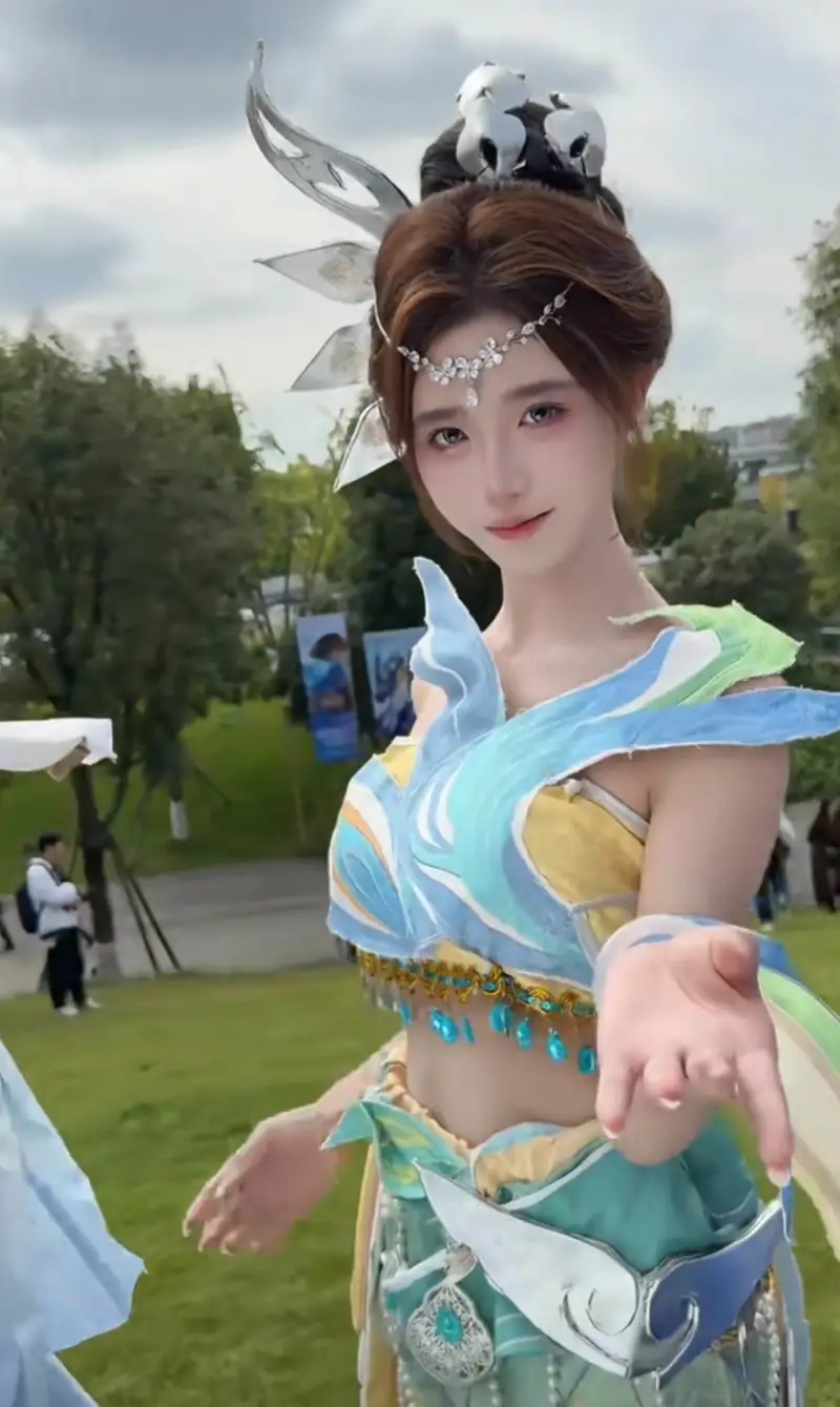 花碎花cos甄姬至美，第一眼好像鞠婧祎，表情好自然，真的美呆了-王者荣耀丨KPL-虎扑社区