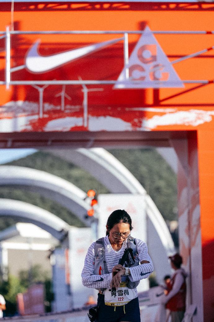 恭喜耐克运动员黄雪梅获得耐克ACG崇礼168超级越野赛70公里组女子第一-综合体育-跑步区-虎扑社区