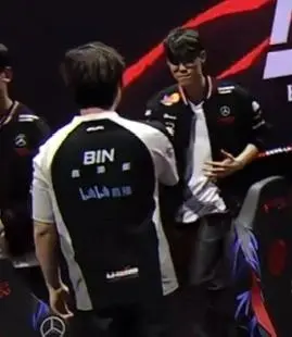 oner是不是对bin哥有意见啊，和blg其他人对拳都弯腰了，和bin哥不弯腰。-英雄联盟丨LPL-虎扑社区